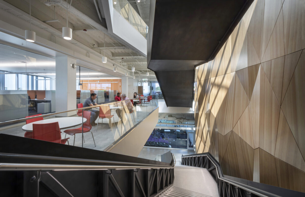 Award Winning Structural Staircase. - Permalac.com